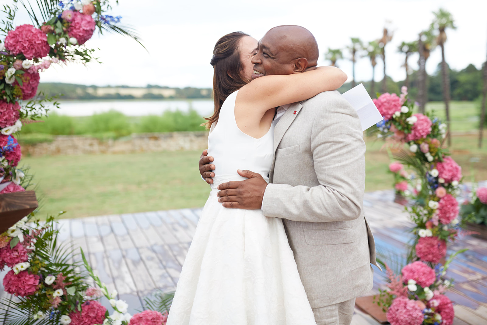 Mariage fun et coloré en bord de mer en Bretagne - wedding designer ...